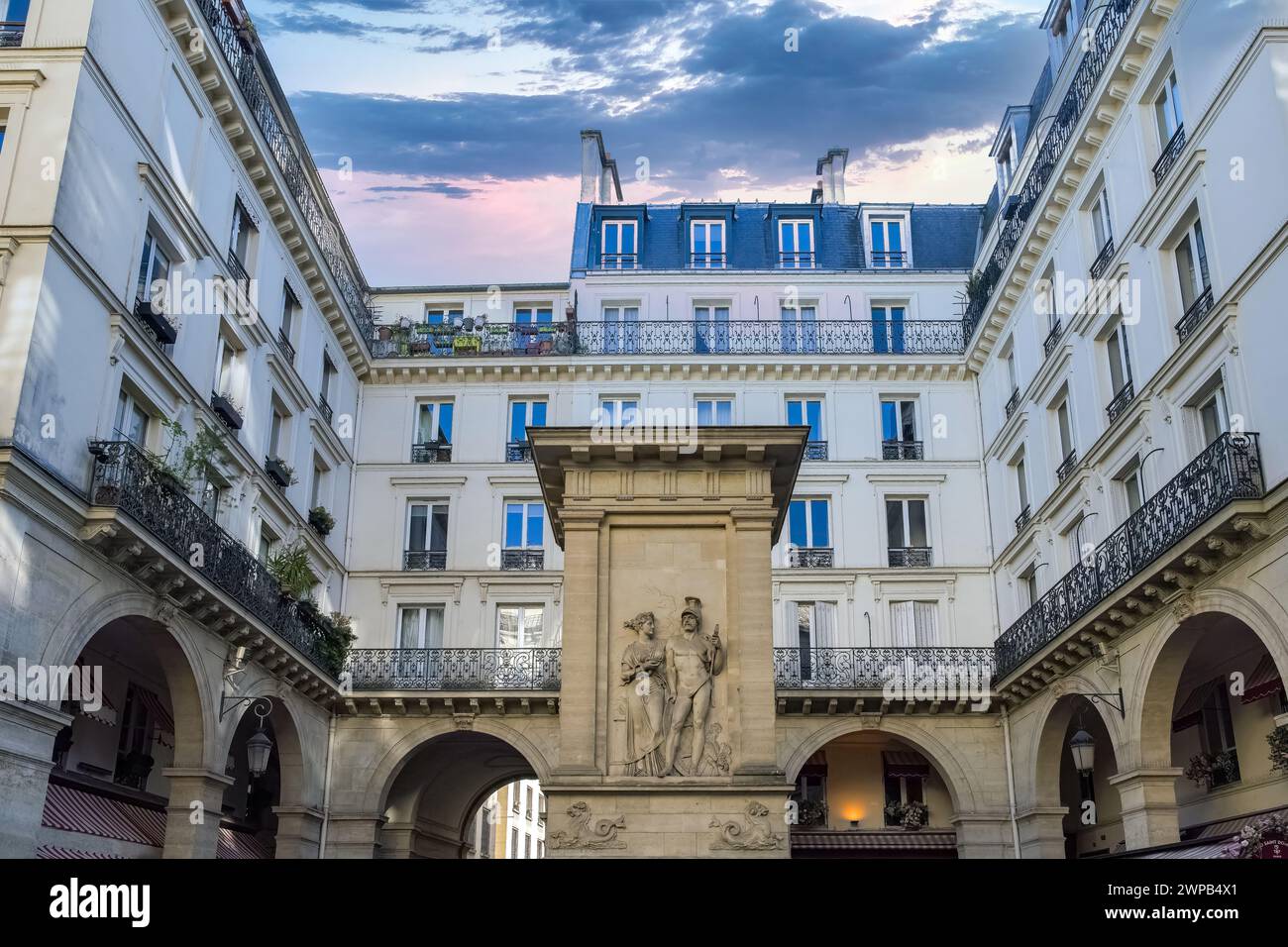 The beautiful facades of the 7e arrondissement, rue Saint-Dominique in ...