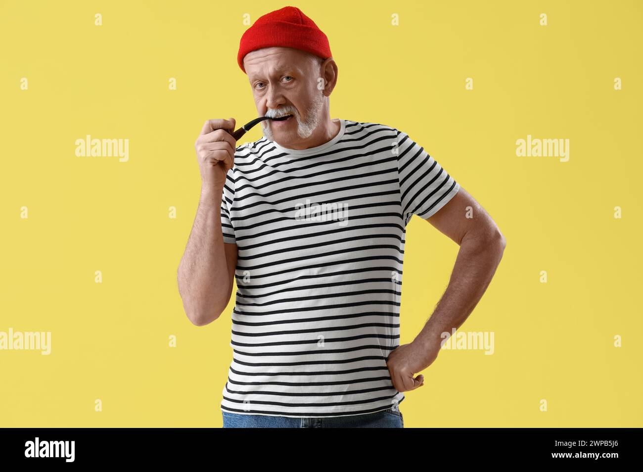 Man smoking pipe on ship hi-res stock photography and images - Alamy