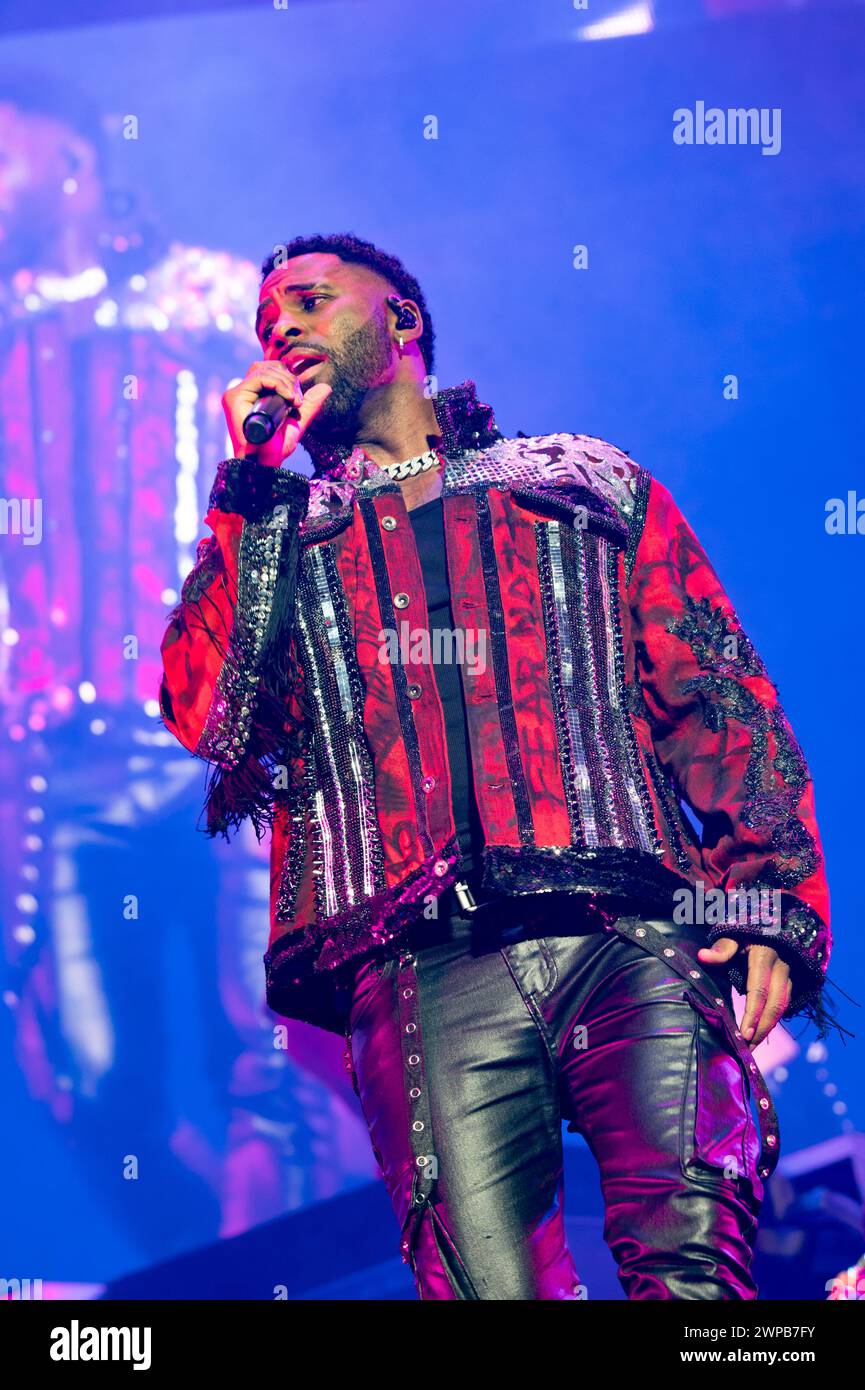 Nu king world tour hi-res stock photography and images - Alamy