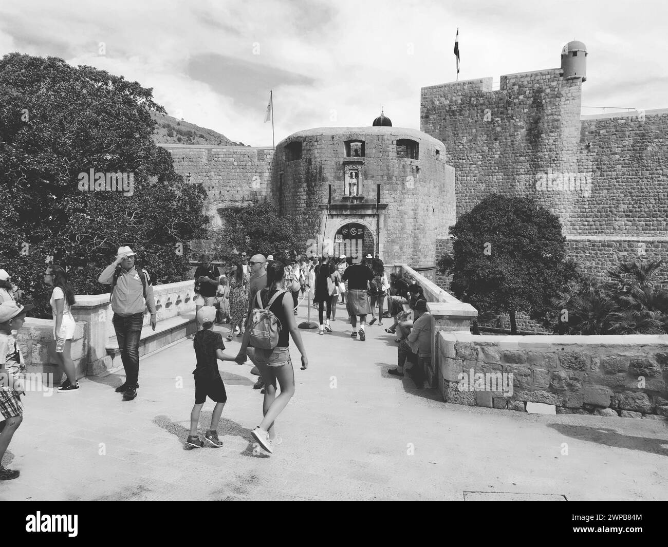 Pile Gate Dubrovnik Croatia August 14 2022 People men and women walk ...