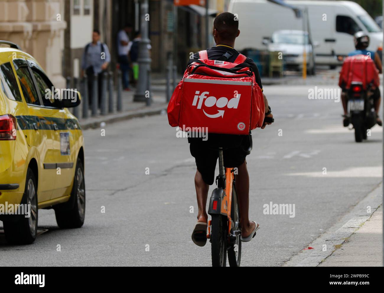 Uber eats delivery america hi-res stock photography and images - Alamy