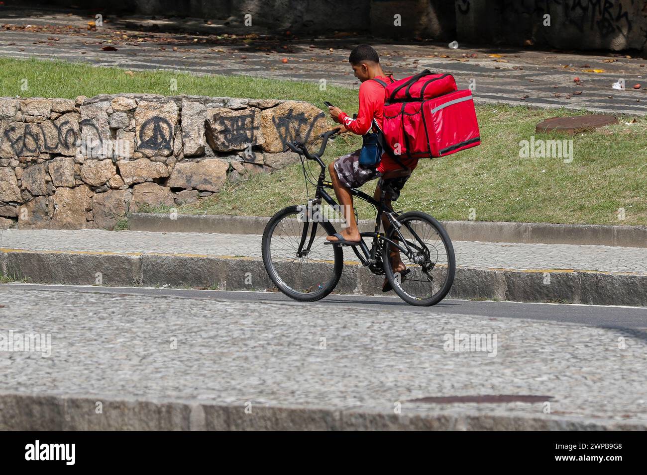 Uber eats delivery america hi-res stock photography and images - Alamy