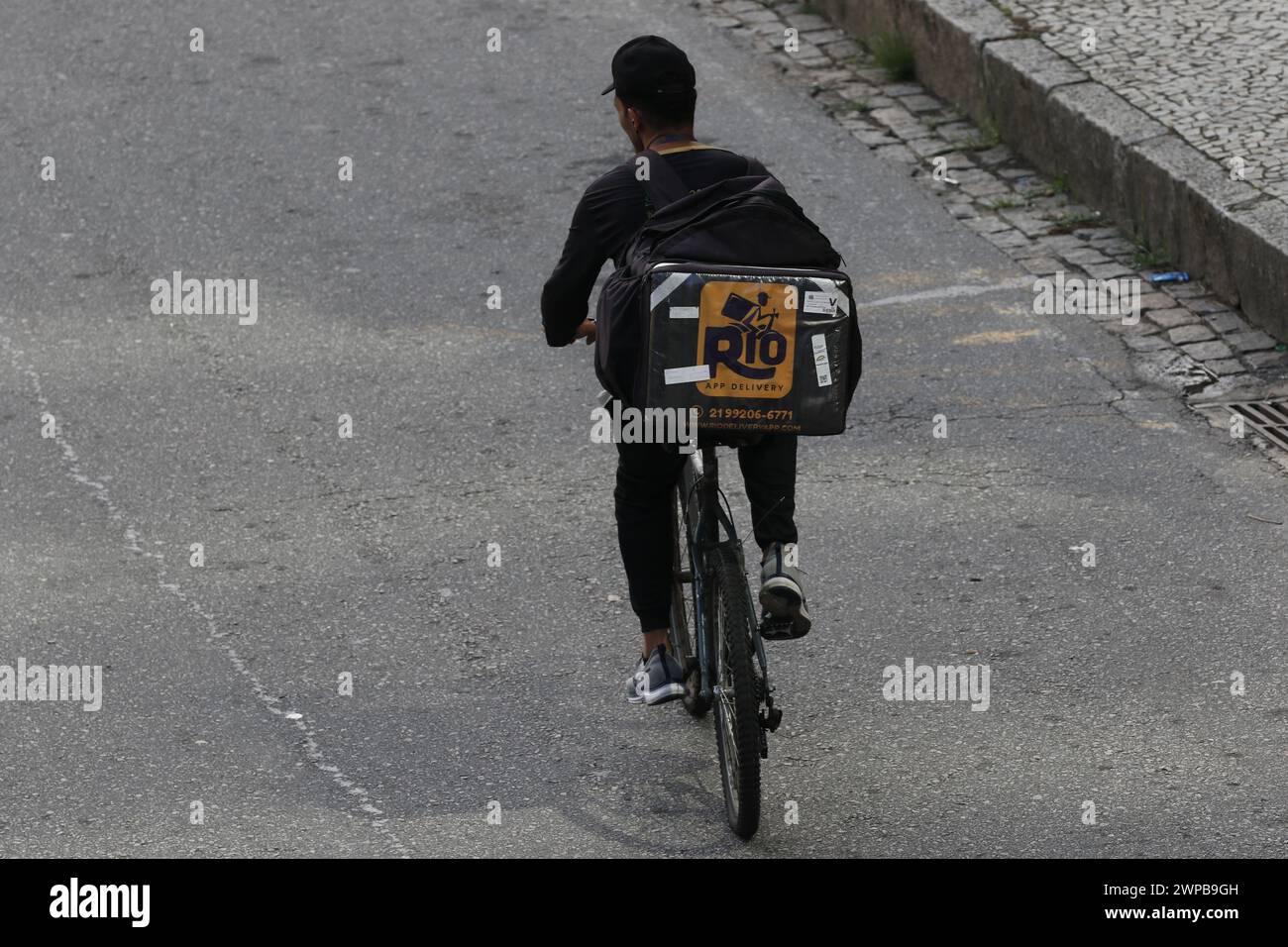 Uber eats delivery america hi-res stock photography and images - Alamy