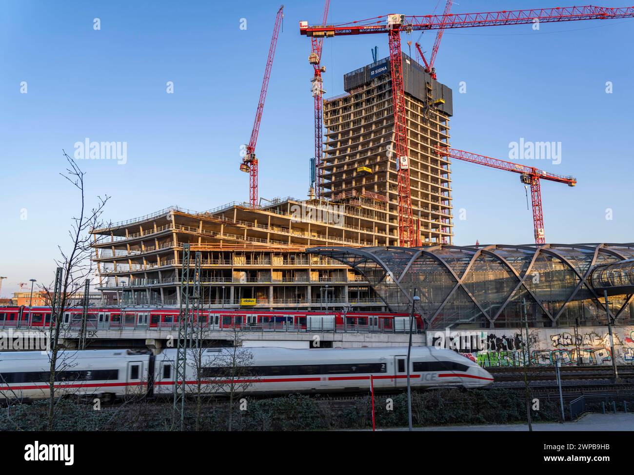 Rohbau des Bauprojekts Elbtower, der architektonische Abschluss der ...