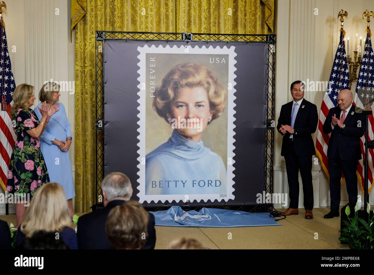 Susan Ford Bales (center left), daughter of former President Gerald ...