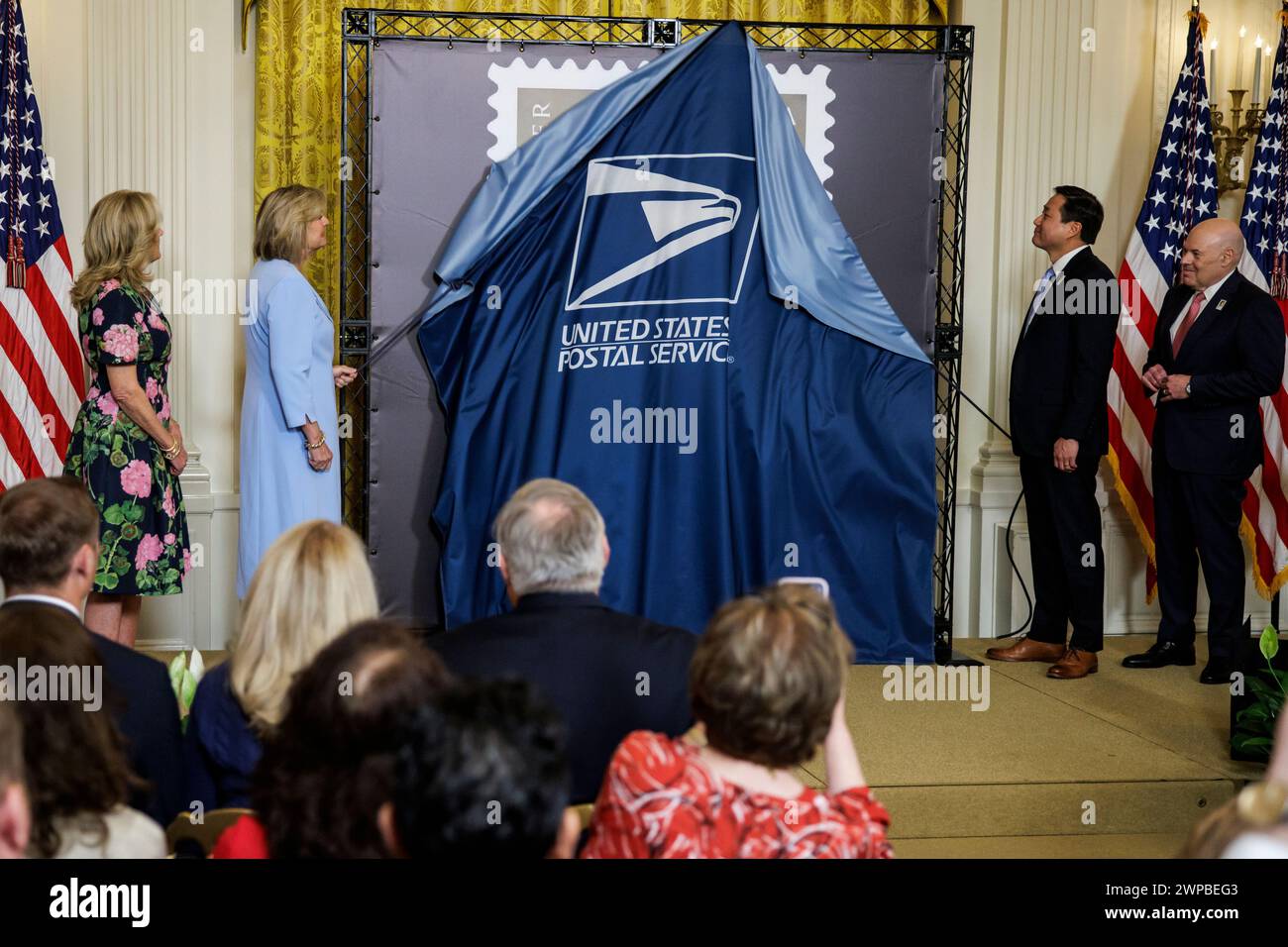 Susan Ford Bales (center left), daughter of former President Gerald ...