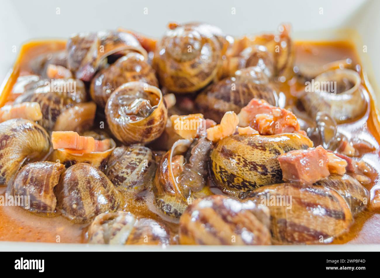 Snails in sauce hi-res stock photography and images - Alamy