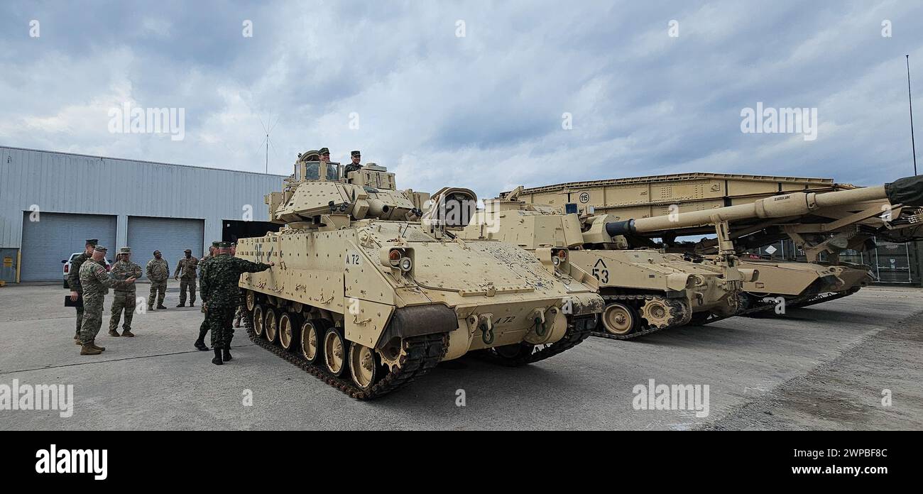 Chief of defense colombian military force hi-res stock photography and ...