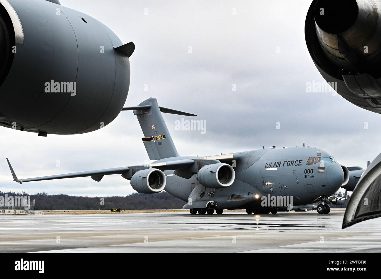 A C-17 Globemaster III assigned to the 911th Airlift Wing taxis on the ...
