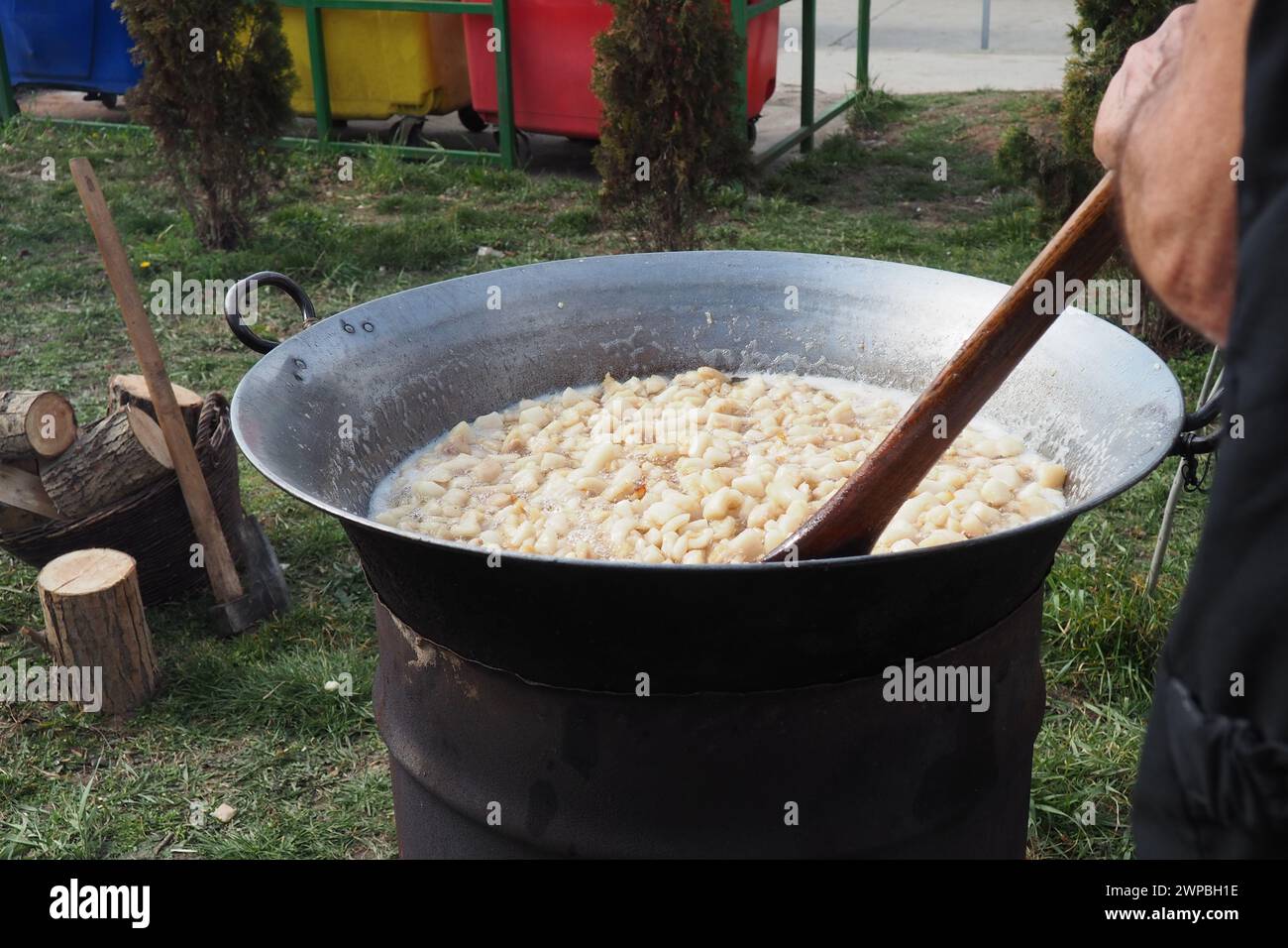 Vat of oil hi-res stock photography and images - Alamy