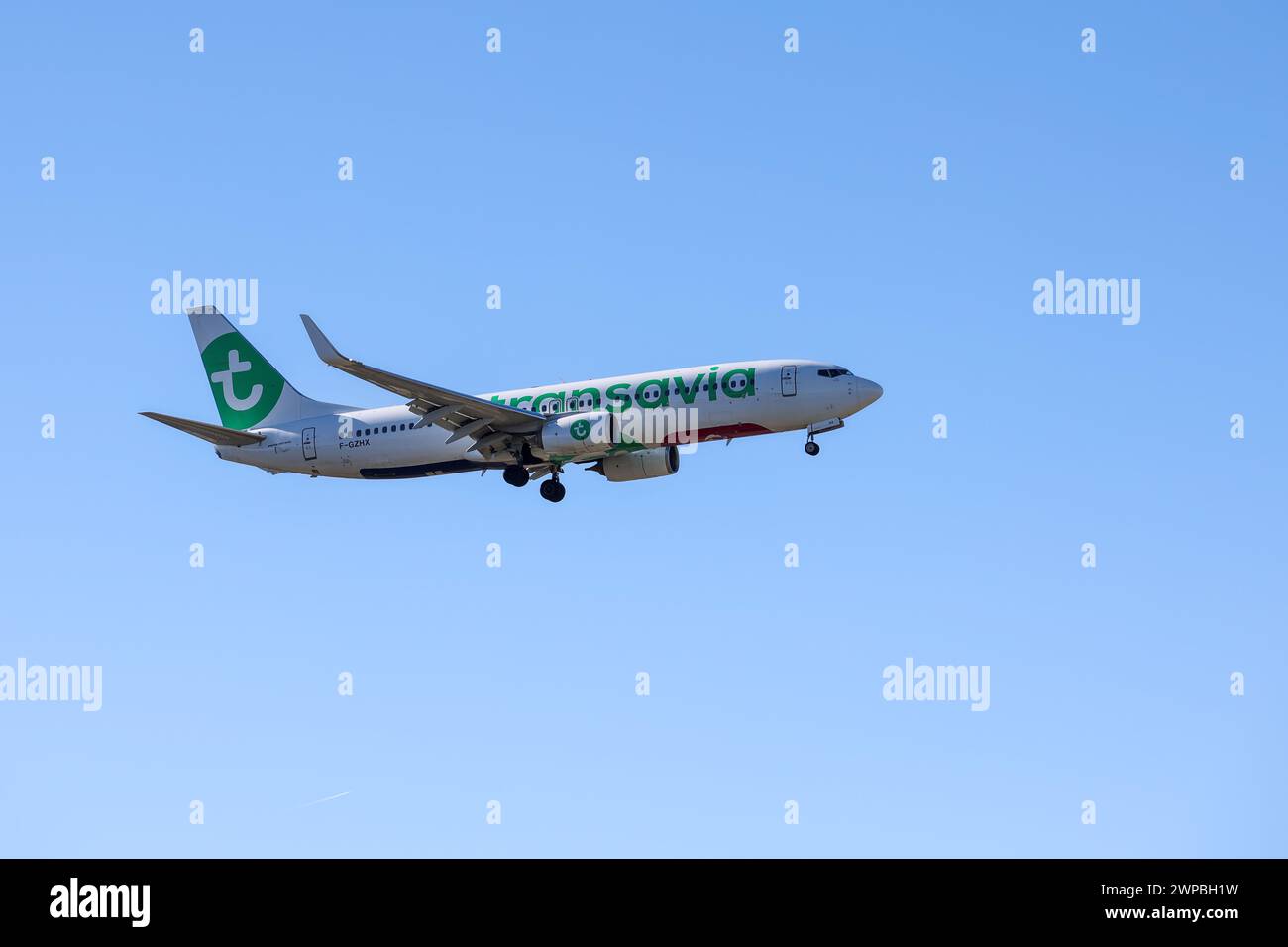 General view of an Boeing 737-800 from the low-cost company Transavia ...