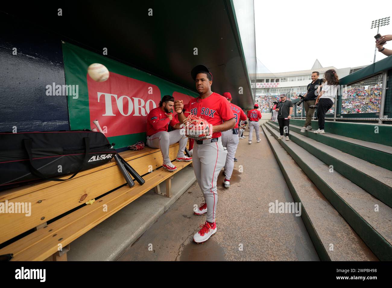 Boston Red Sox second baseman Enmanuel Valdez bounces a ball against ...
