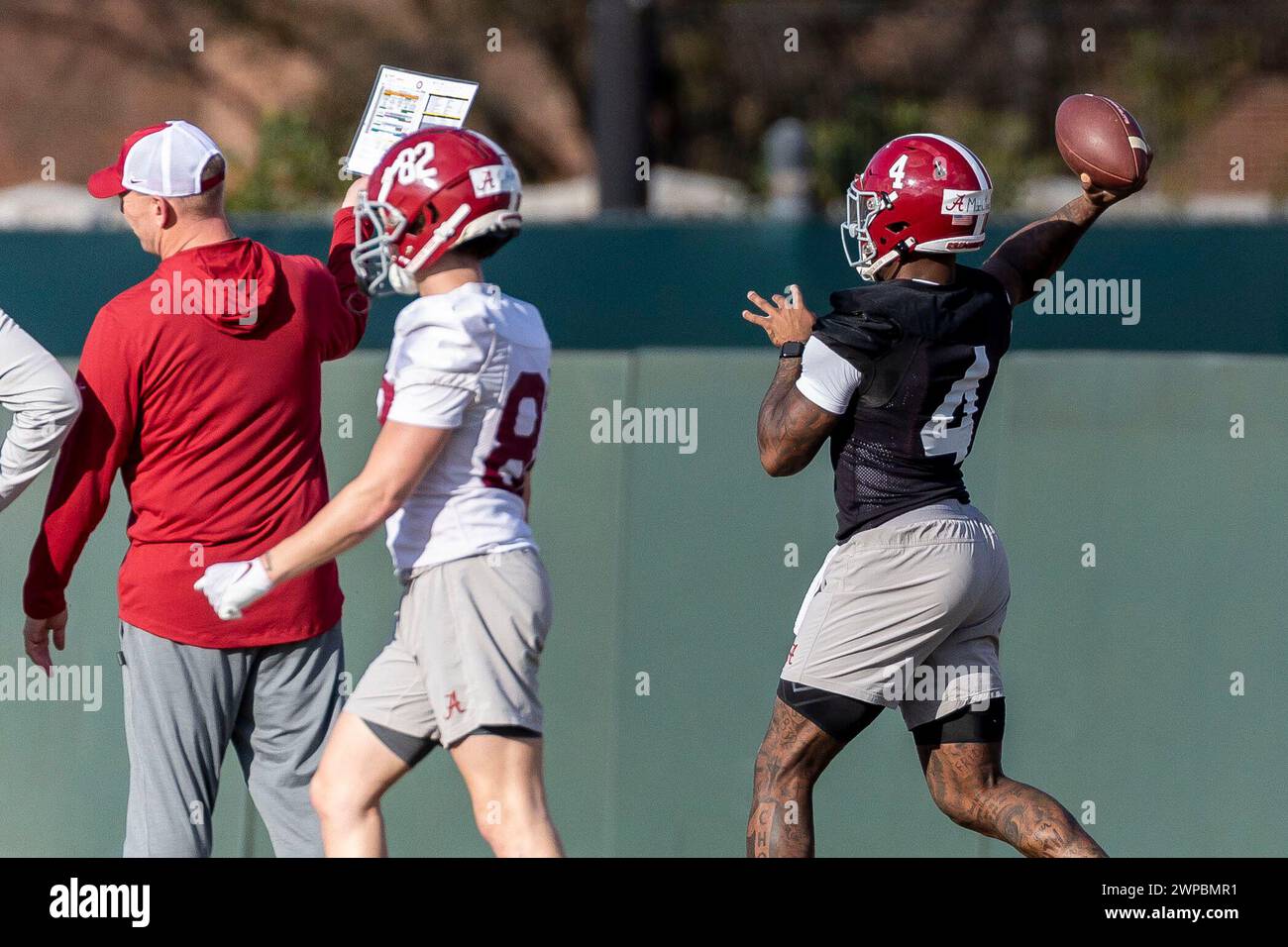 Alabama quarterback Jalen Milroe (4) throws during Alabama's spring ...