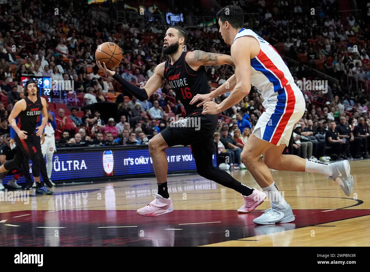 Miami Heat forward Caleb Martin (16) drives to the basket past Detroit ...