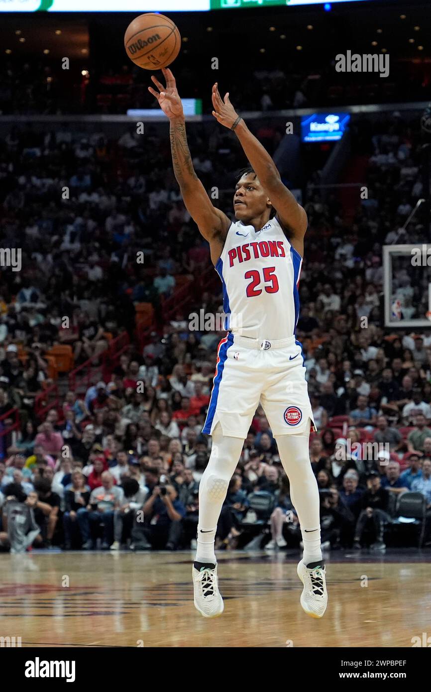 Detroit Pistons guard Marcus Sasser (25) shoots during the second half ...