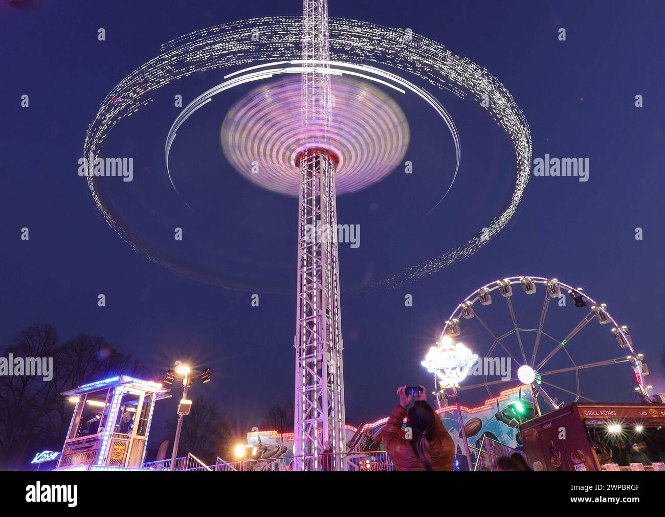 firo: March 6th, 2024, SEND YEAR MARKET CHAIN CAROUSEL For the first ...