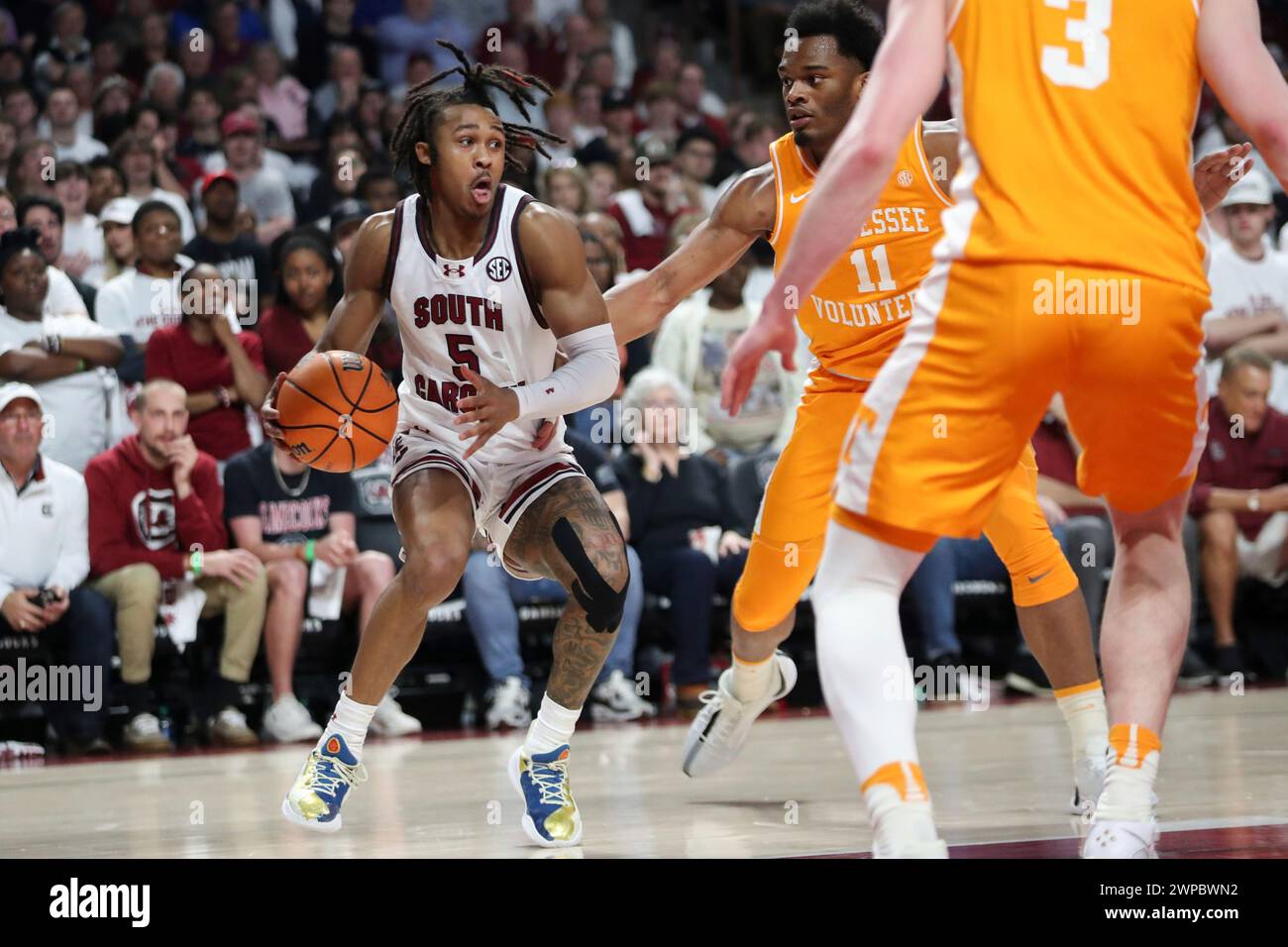 South Carolina guard Meechie Johnson (5) drives against Tennessee ...