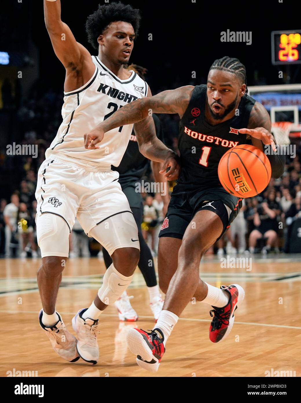 Houston guard Jamal Shead (1) drives past Central Florida guard Jaylin ...