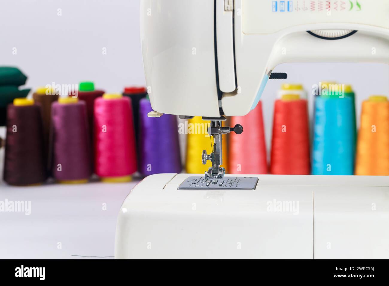 Dressmaker workplace sewing machines hi-res stock photography and images - Alamy