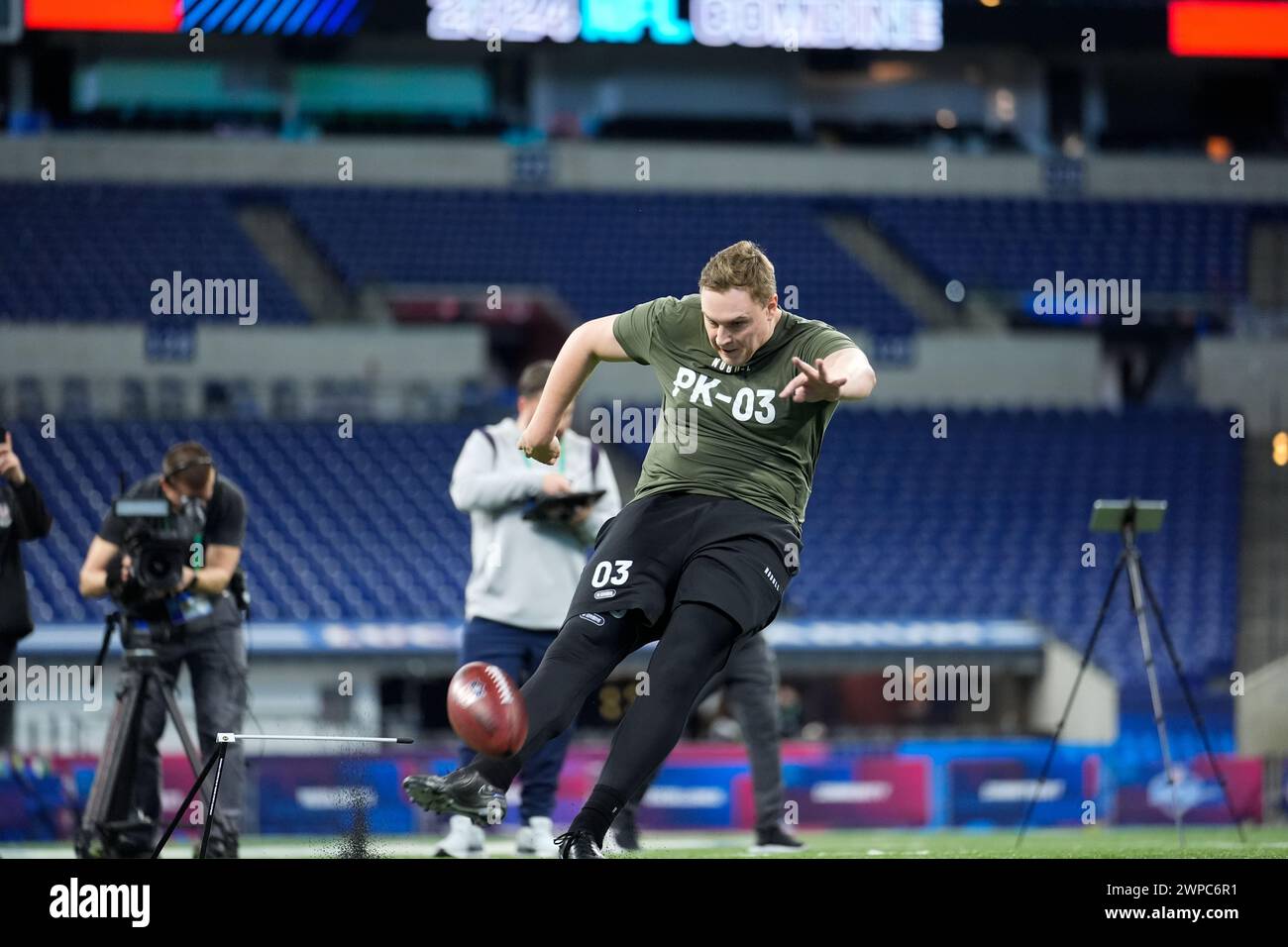 Missouri kicker Harrison Mevis runs a drill at the NFL football ...