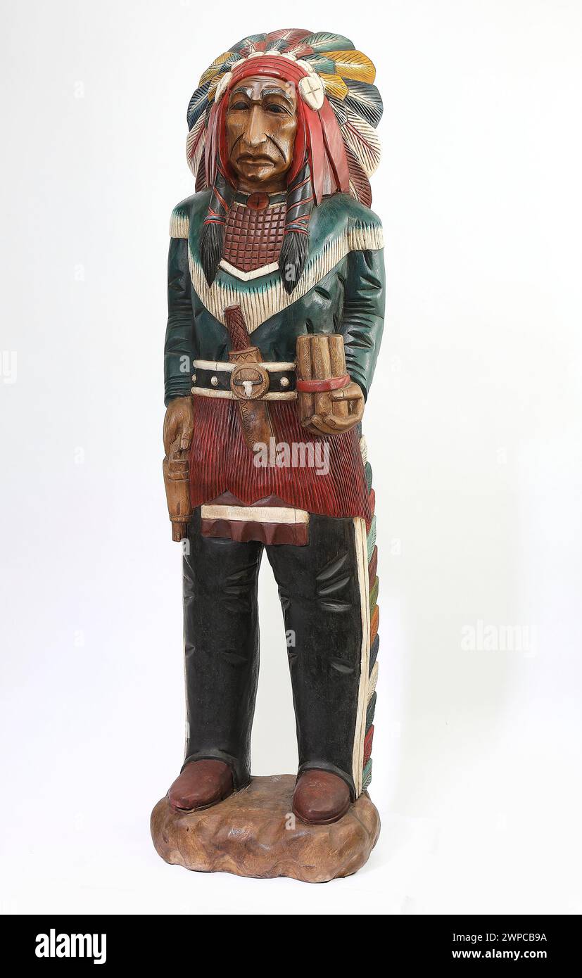Cigar Indian statue with clipping path Stock Photo - Alamy
