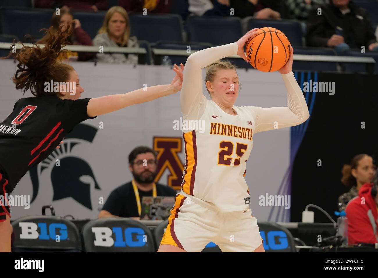 Minneapolis, Minnesota, USA. 6th Mar, 2024. Minnesota Golden Gophers ...