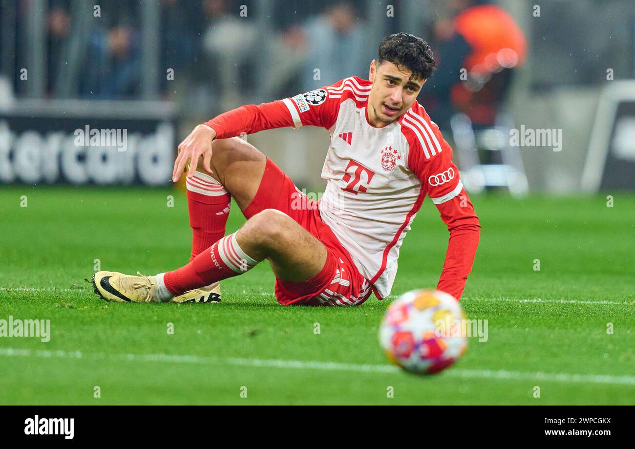 Aleksandar Pavlovic, FCB 45 in the round of 16 match FC BAYERN MUENCHEN ...