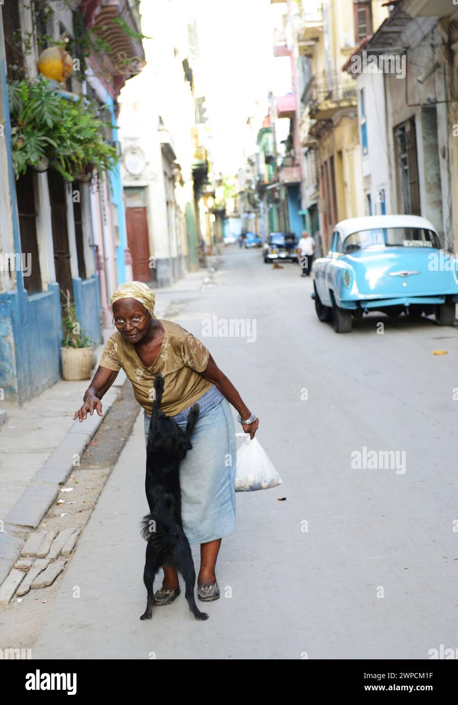 Cuban woman 1950s hi-res stock photography and images - Alamy