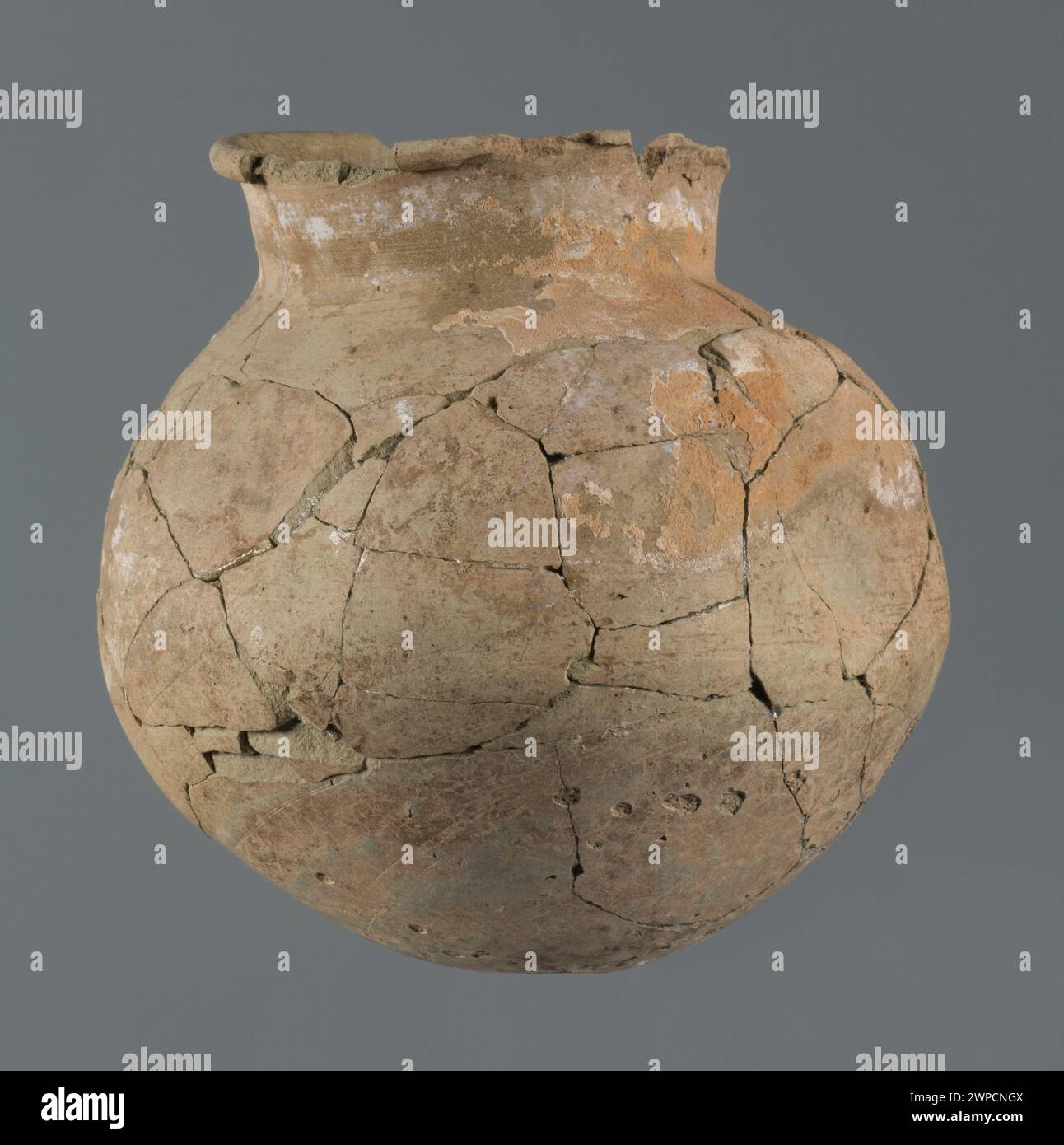 Spherical vessel from c. 2600–2350 BC, produced in the Tamanian ...