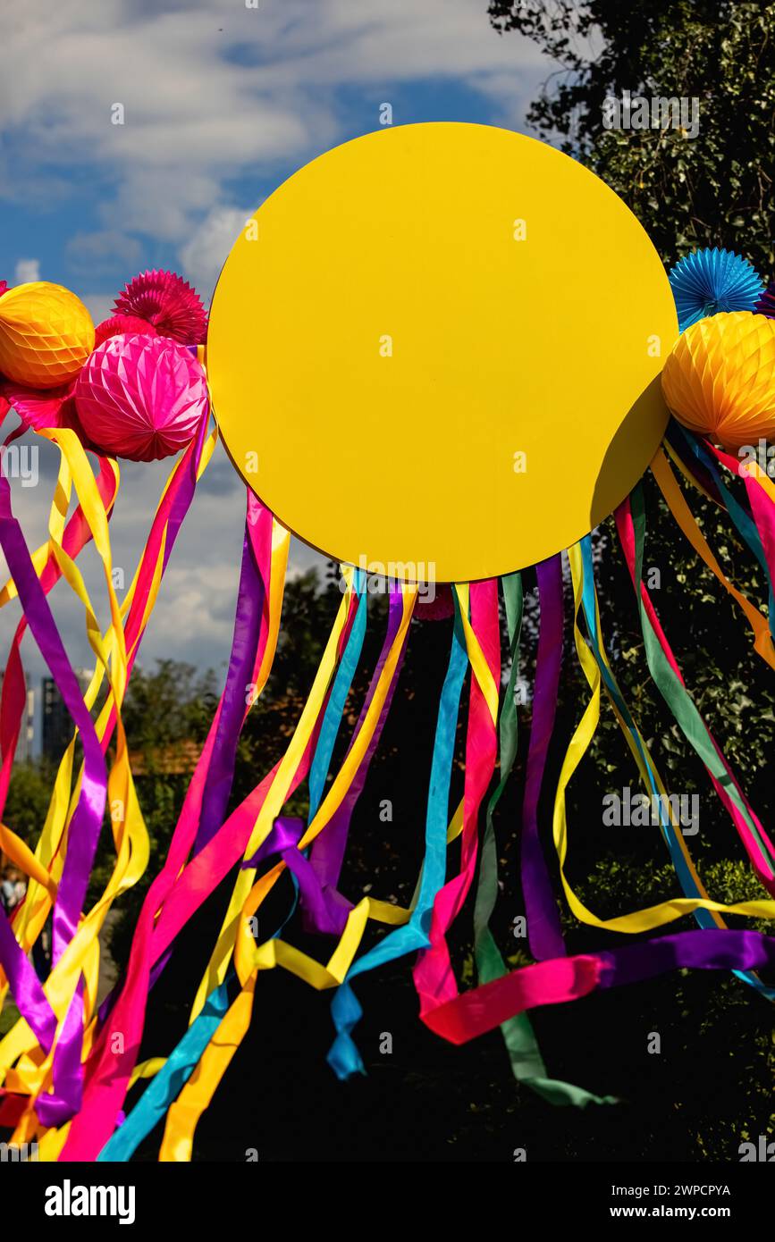 Bow circle hi-res stock photography and images - Alamy