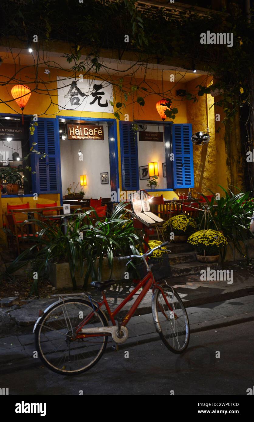Hai café at night. old city of Hoi an, Vietnam Stock Photo - Alamy