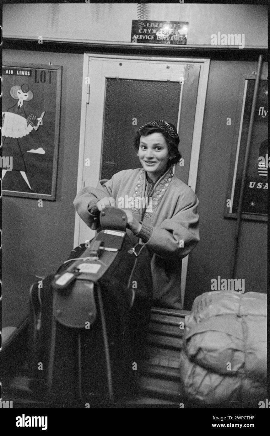 Image from Warsaw Airport's foreign station in 1959 showing customs ...