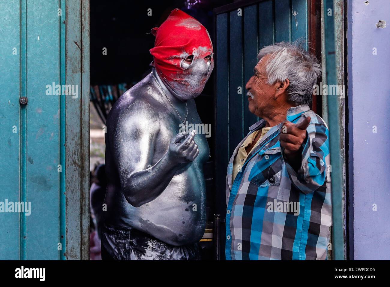 Silver body paint hi-res stock photography and images - Alamy
