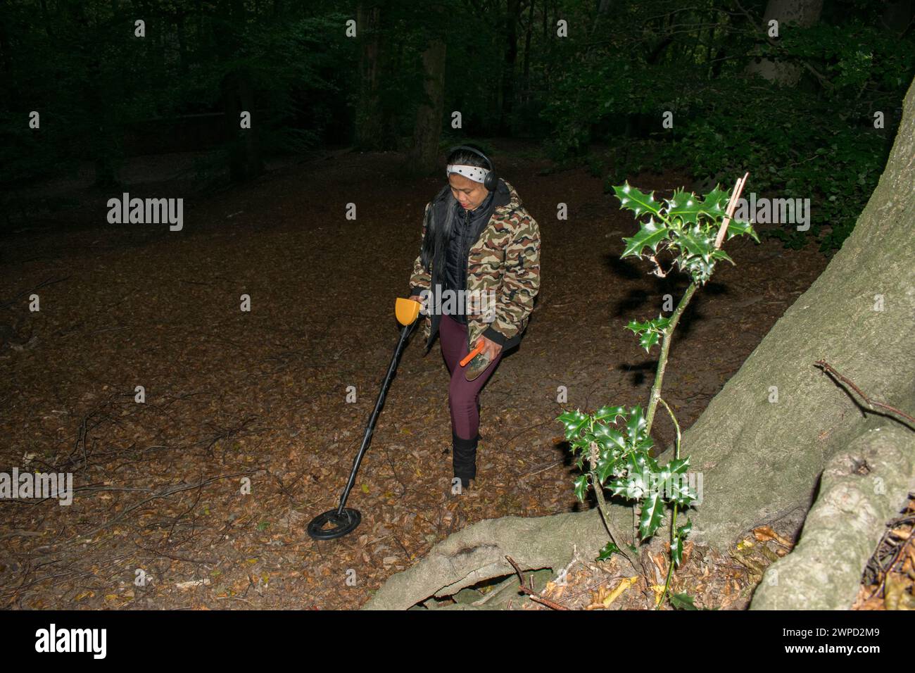 Woman with metal detector hi-res stock photography and images - Alamy