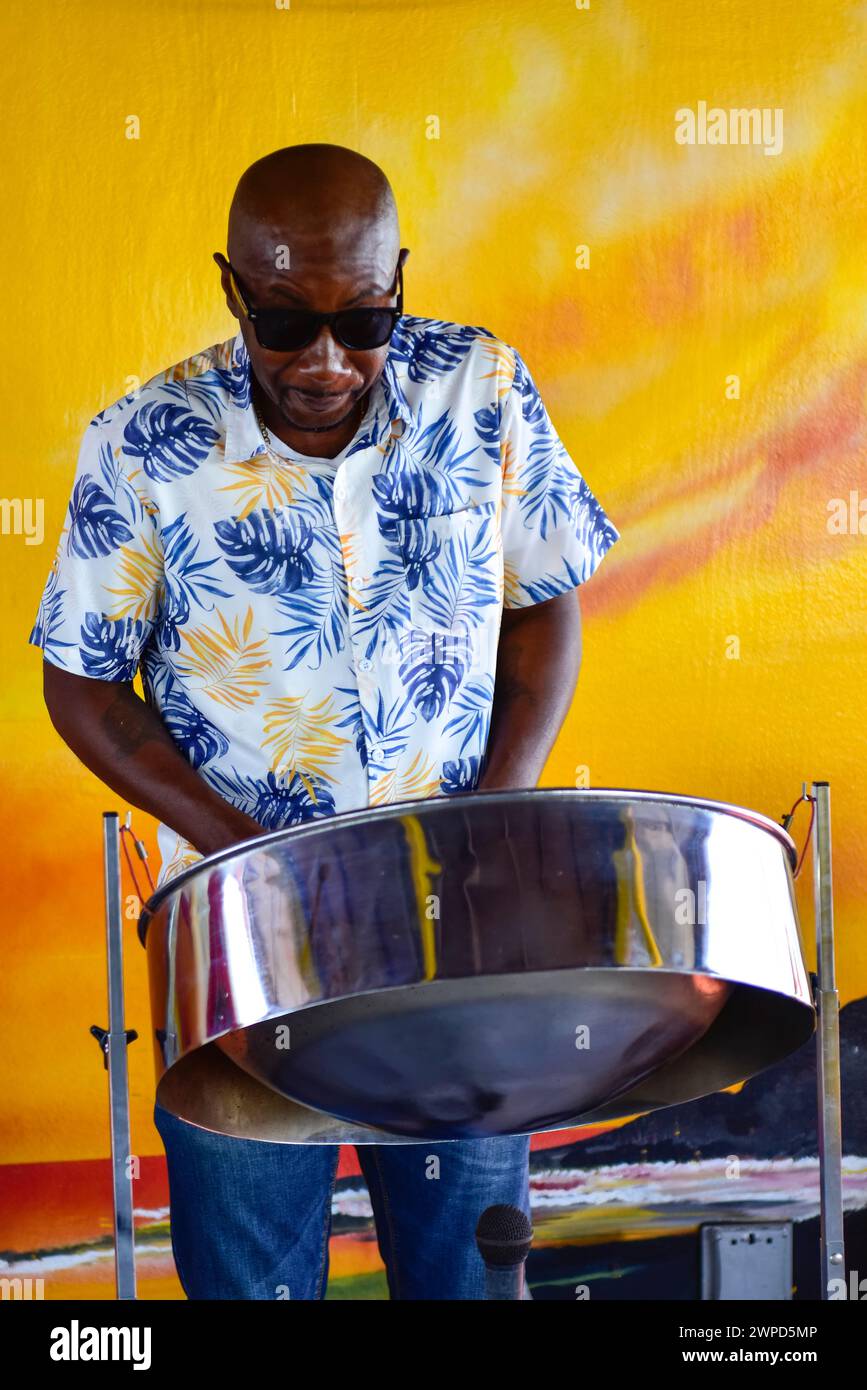 Steel drum hi-res stock photography and images - Alamy