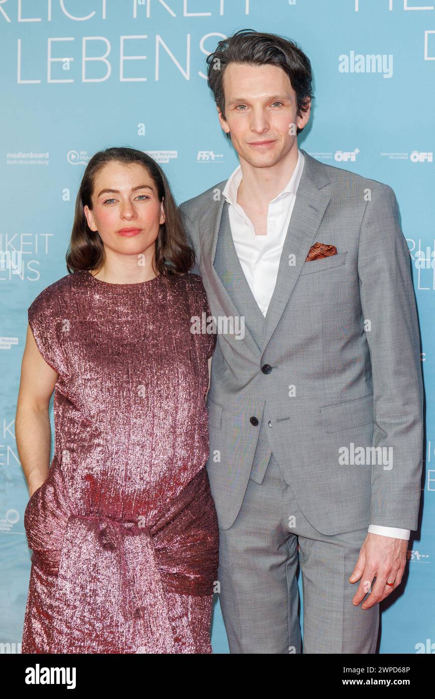 Weltpremiere - Die Herrlichkeit des Lebens Henriette Confurius und Sabin Tambrea bei der ...