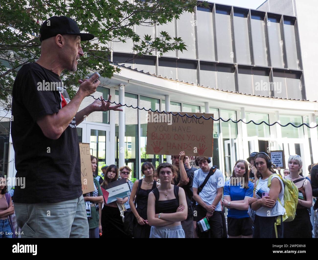Pro palestinian students australia 2024 hi-res stock photography and ...
