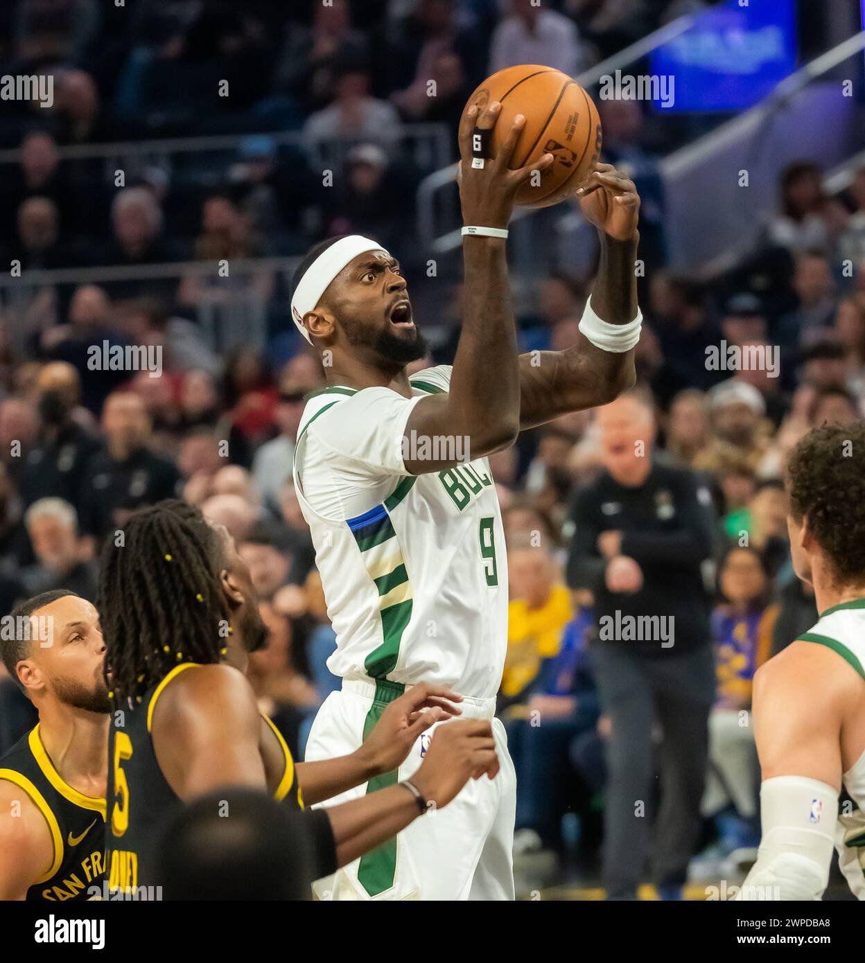 San Francisco, USA. 6th Mar, 2024. Bobby Portis (top) of Golden State ...