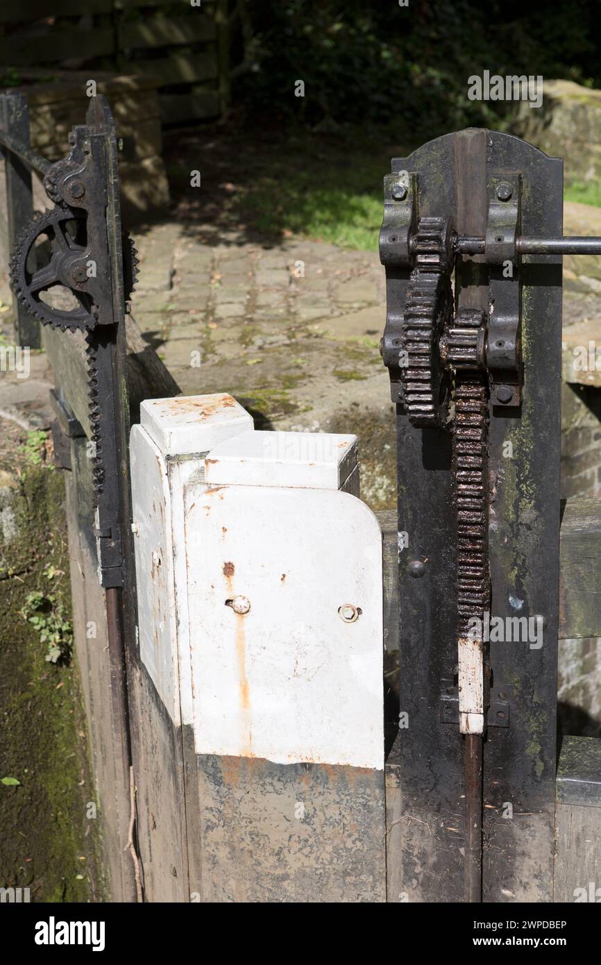 Geared lock system hi-res stock photography and images - Alamy