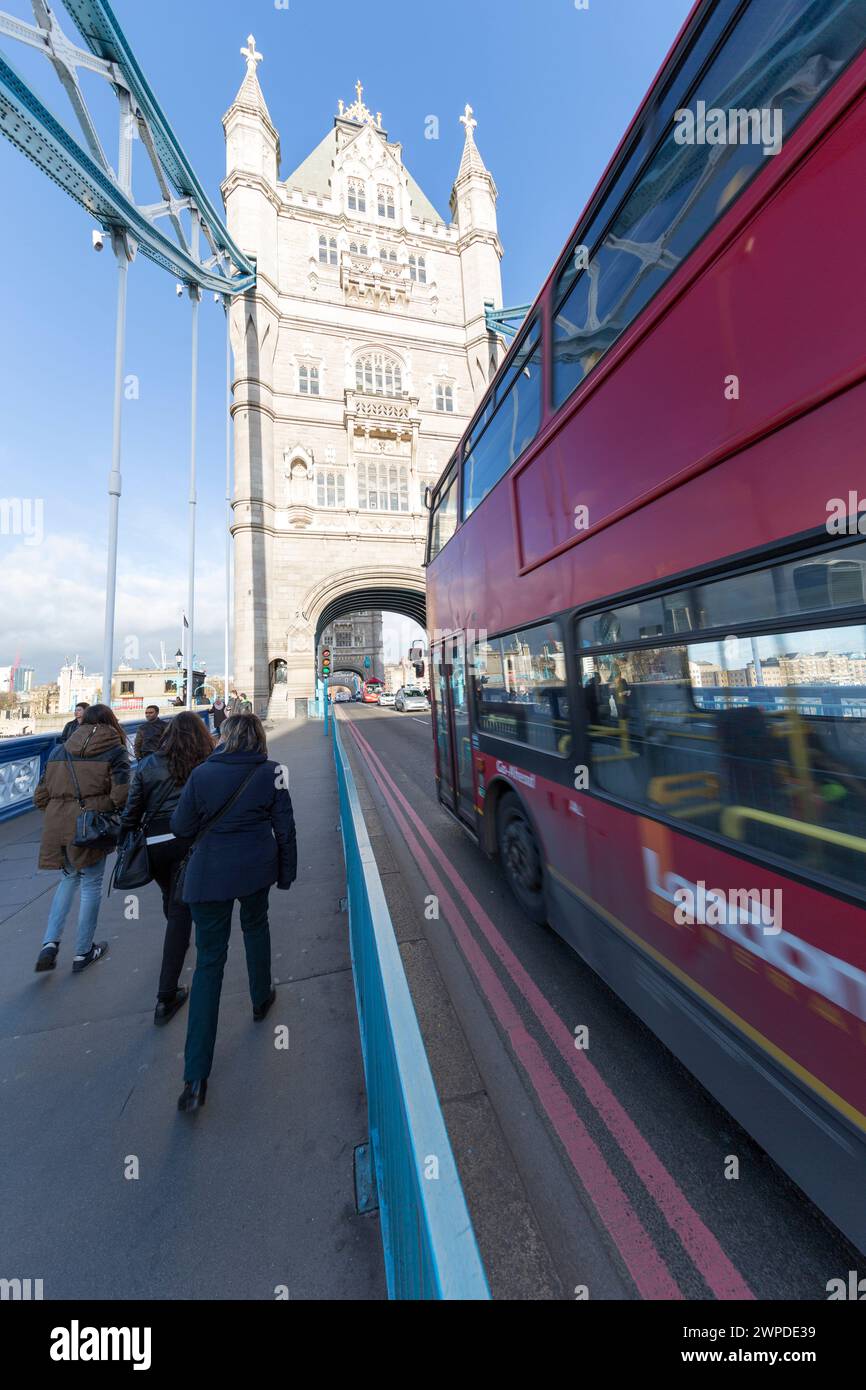 Pavement over bridge hi-res stock photography and images - Alamy