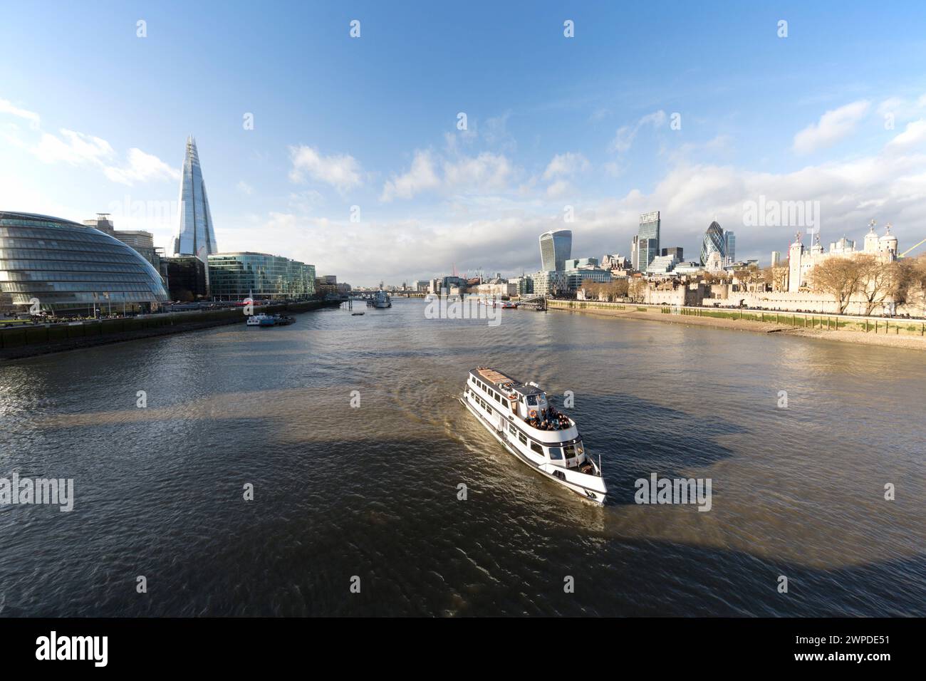 Thames cruising boat hi-res stock photography and images - Alamy