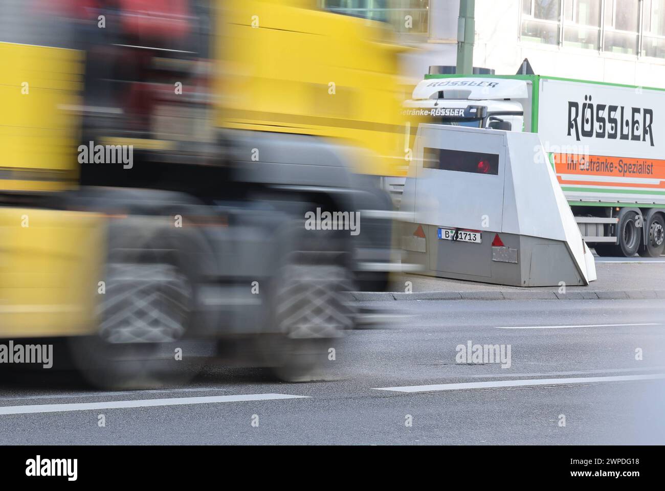 Blitzer trotz Senatsbeschluss in Berlin 07.03.2024,Germany, Berlin ...