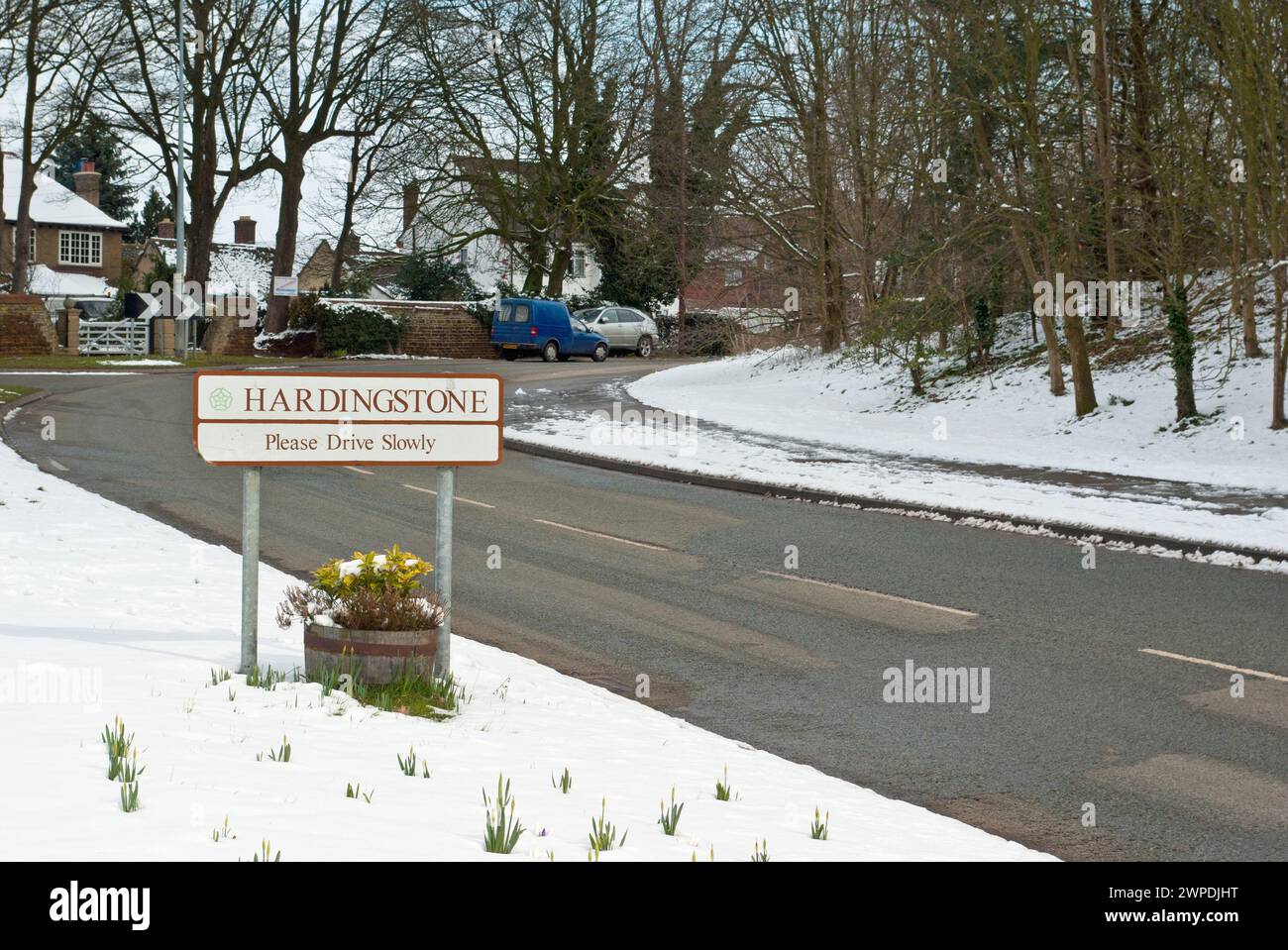 Street view in winter snow, Hardingstone village, Northampton, UK Stock ...