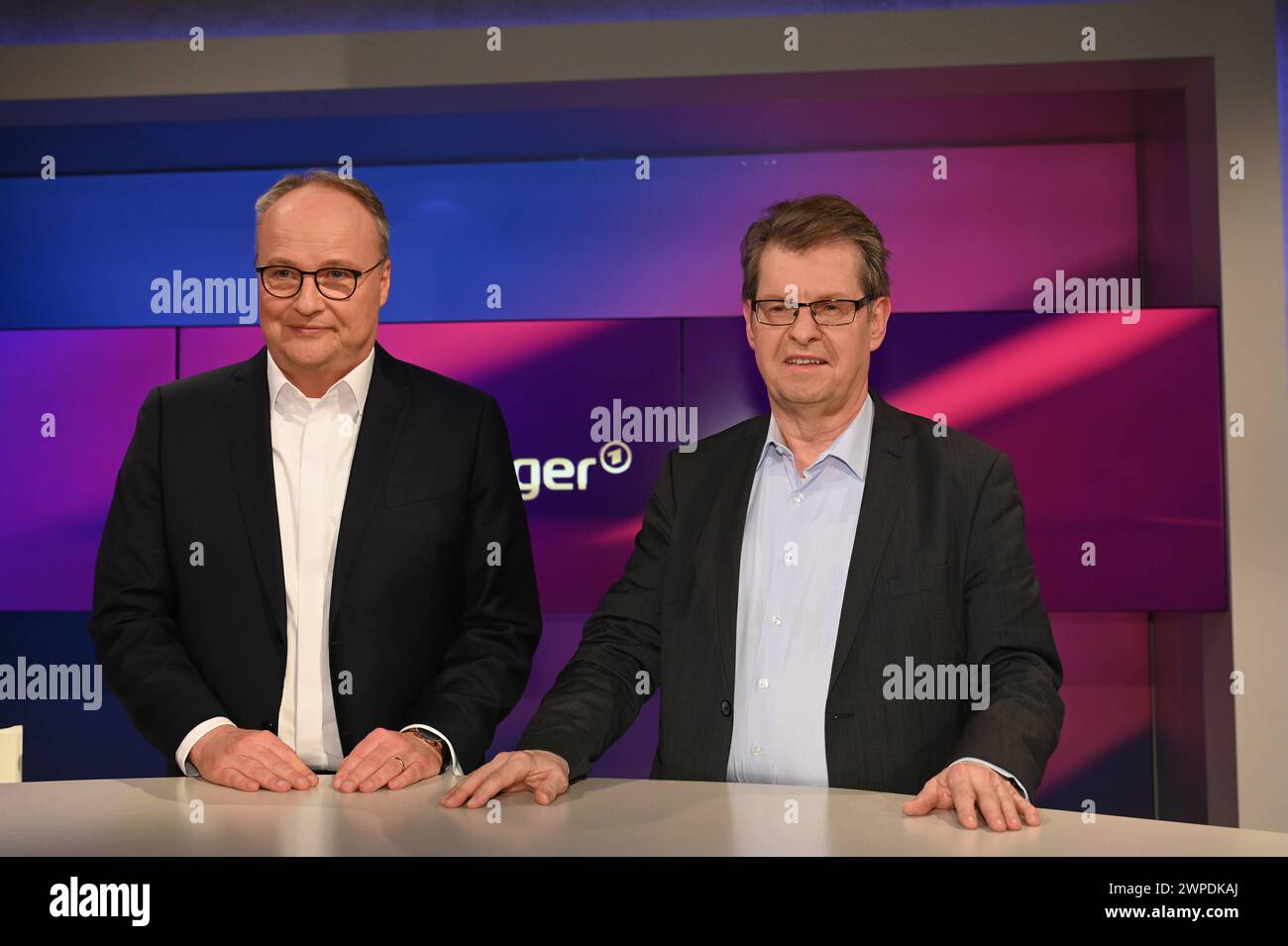 Moderator Oliver Welke, l-r, und Politiker Ralf Stegner ,SPD, Mitglied ...