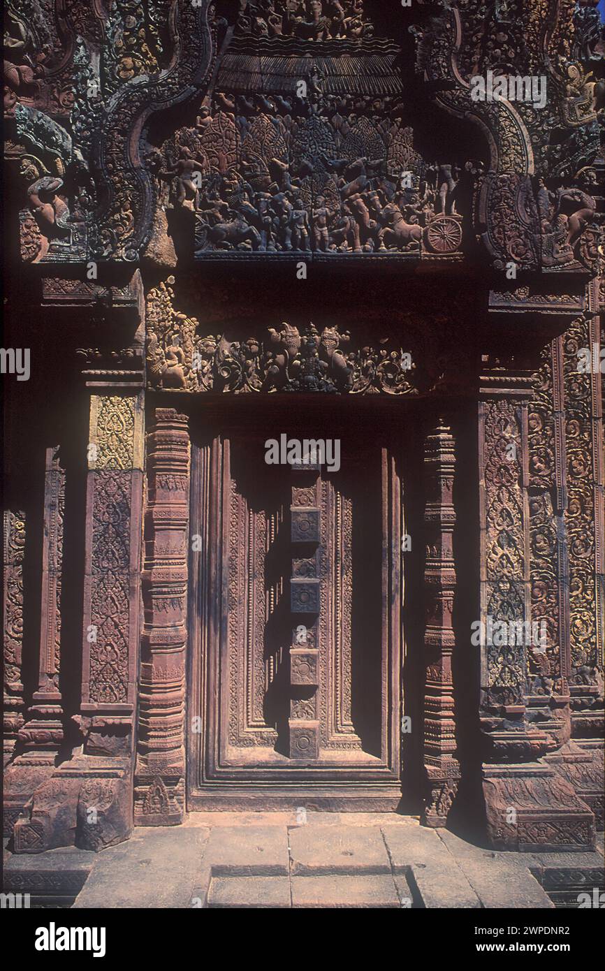 Angkorian temple door hi-res stock photography and images - Alamy
