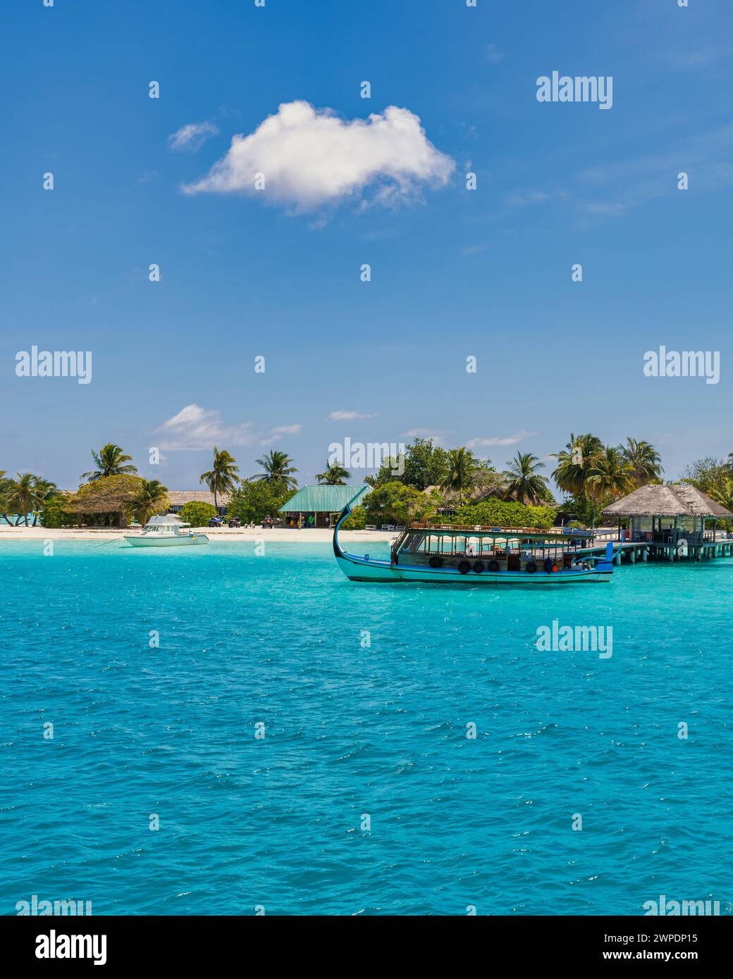 Inspirational Maldives beach design. Maldives traditional boat Dhoni ...