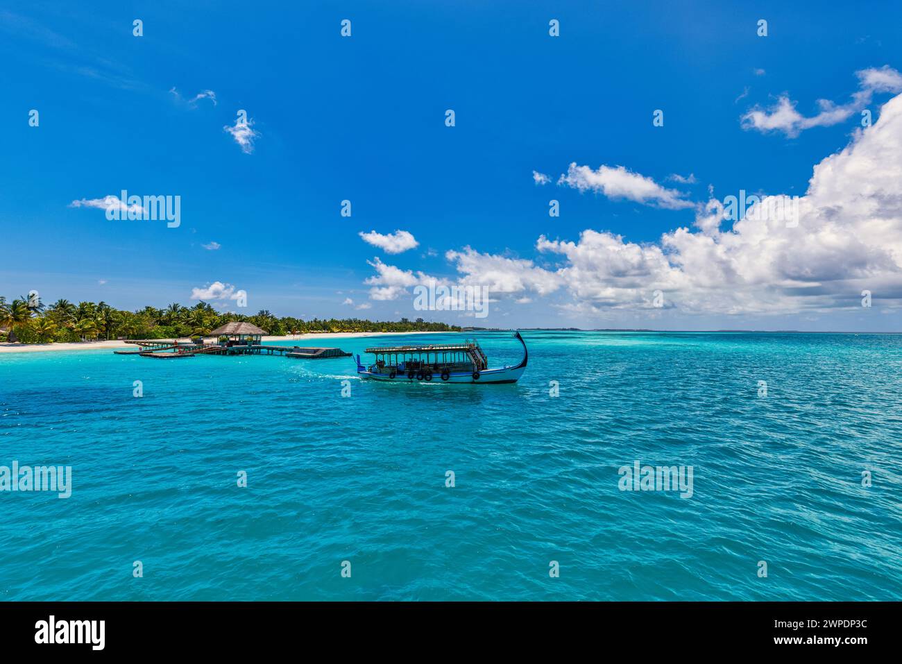 Inspirational Maldives beach design. Maldives traditional boat Dhoni ...