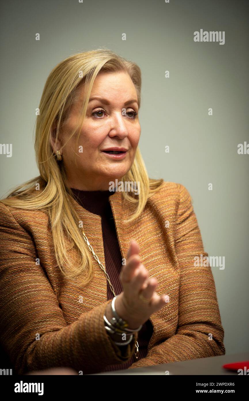 CNN en Español manager Cynthia Hudson during an interview for Europa ...