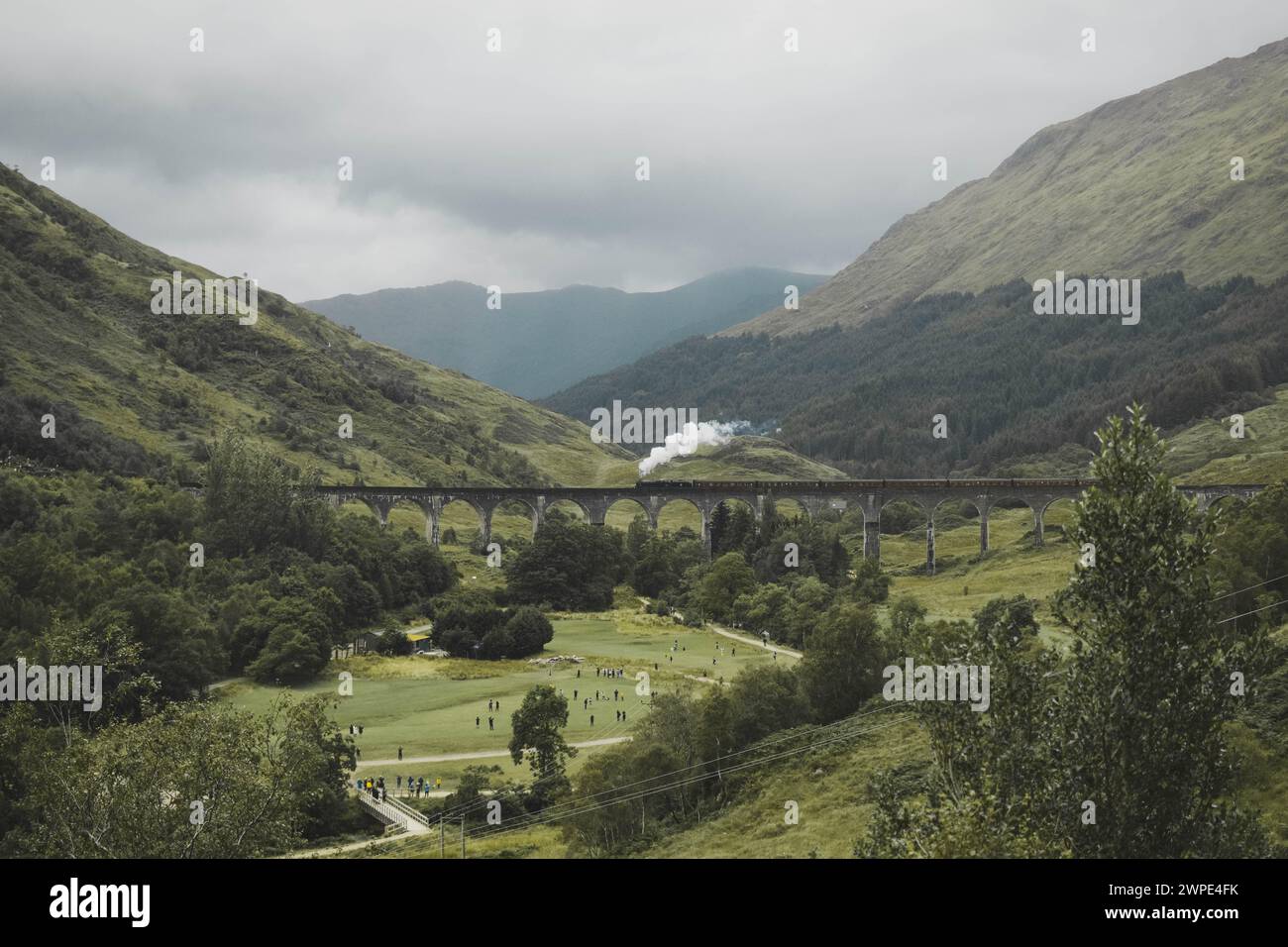 The famous train that passes over the Glenfinnan Viaduct and which ...