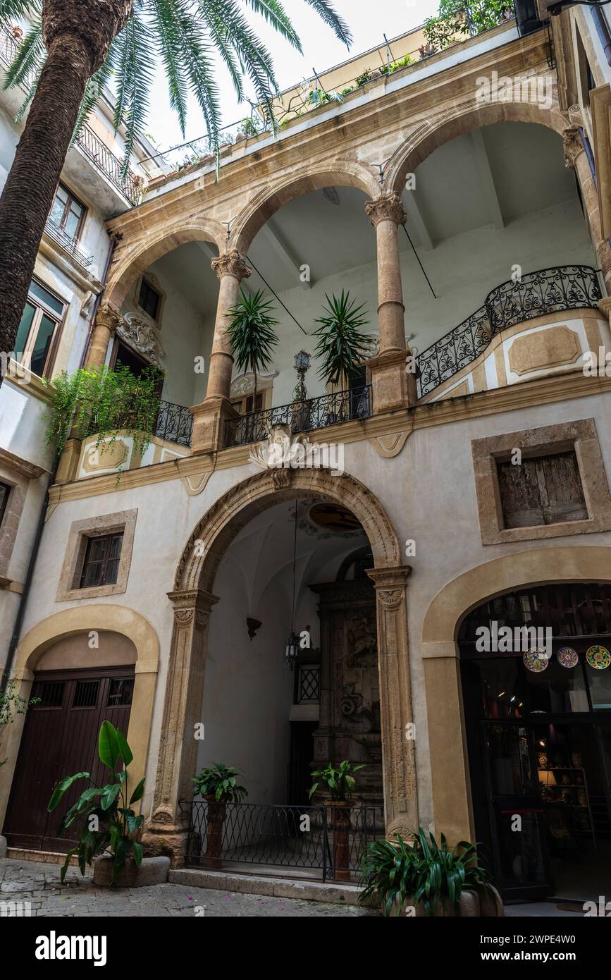 Inner courtyard of an old classic building in the old town of Palermo ...